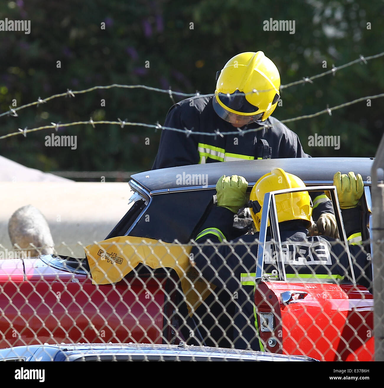 Steve McFadden (Phil Mitchell)and Daniel Coonan (Carl White) film a ...
