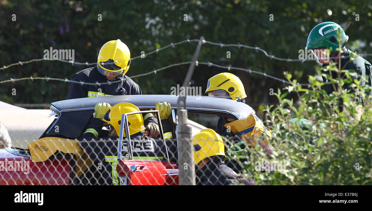 Steve McFadden (Phil Mitchell)and Daniel Coonan (Carl White) film a ...