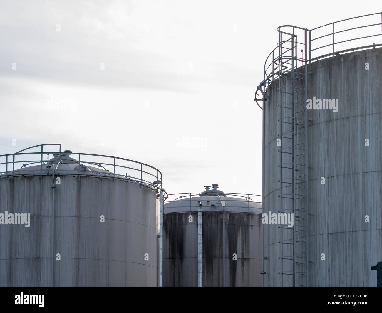 Gas storage tanks hi-res stock photography and images - Alamy