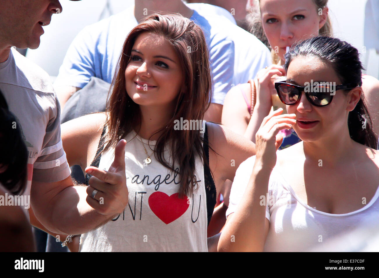 Ariel winter and shanelle workman hi-res stock photography and images ...