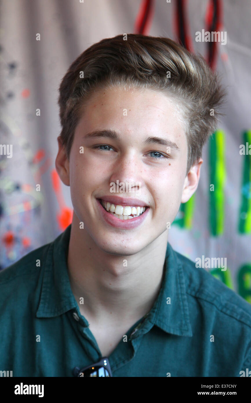 Ryan beatty hi-res stock photography and images - Alamy