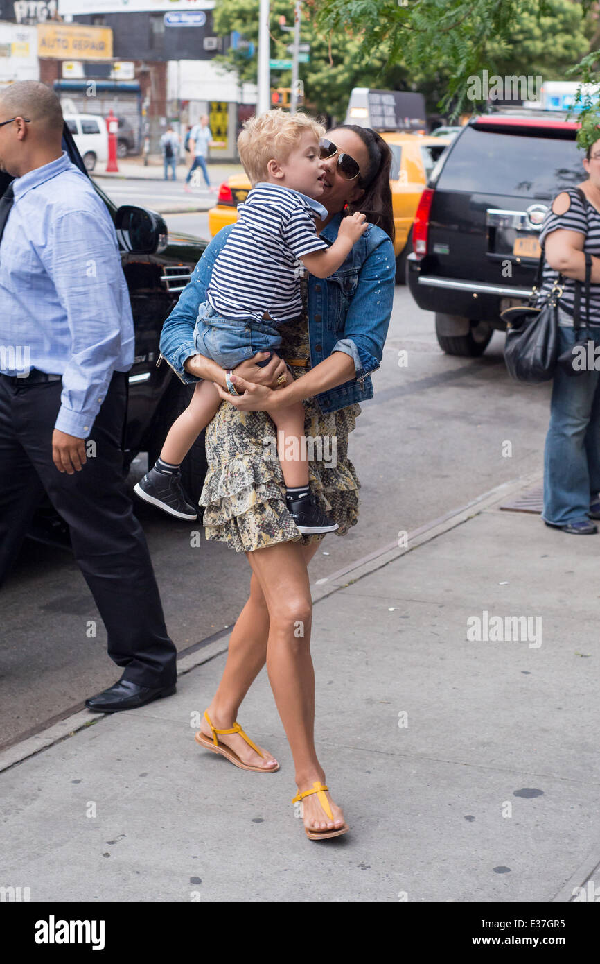 Paula patton and julian thicke hi-res stock photography and images - Alamy