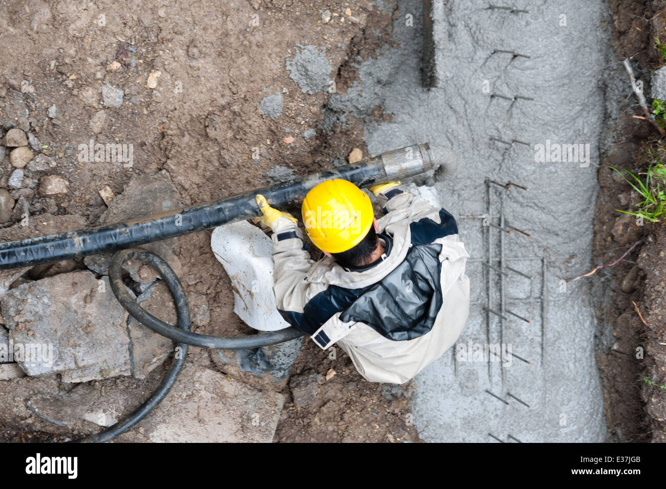 Pour the concrete hi-res stock photography and images - Alamy