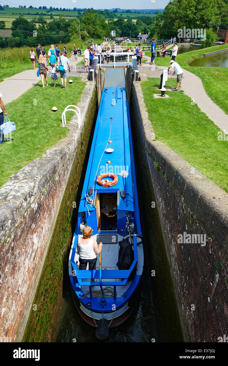 Blue narrowboat hi-res stock photography and images - Alamy