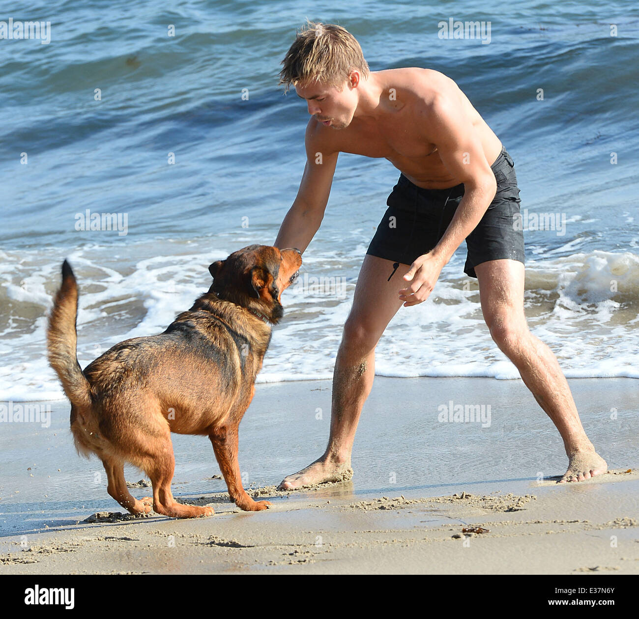 Derek Hough Hosts a Beach Party at The Revolve Beach House Featuring ...
