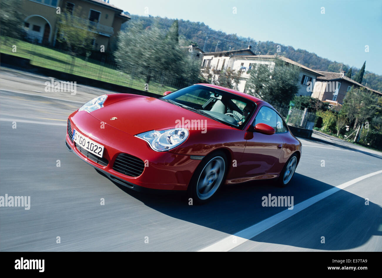 Porsche 911 Carrera 4S - 996 Model - 2001 in red - front three quarter ...