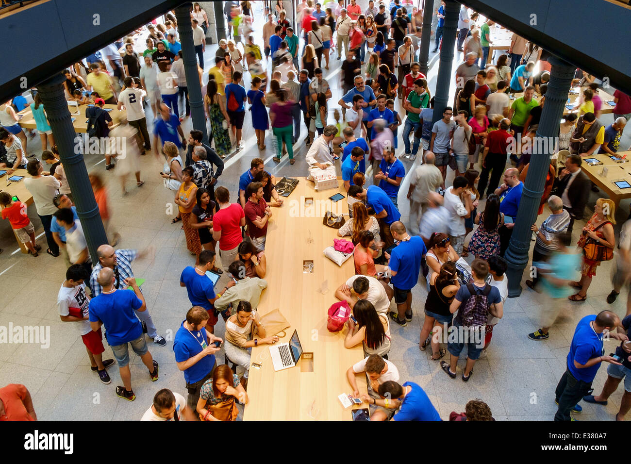 Opening new store hi-res stock photography and images - Alamy