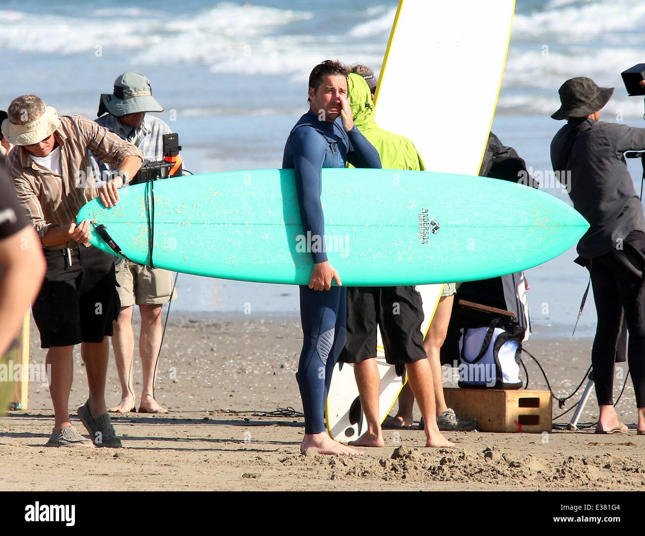 Helen hunt directing hi-res stock photography and images - Alamy