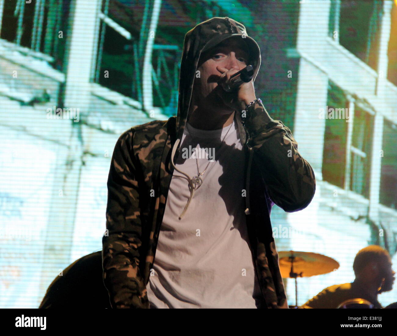 Hip Hop Icon Eminem, makes a rare specila event performance to ...