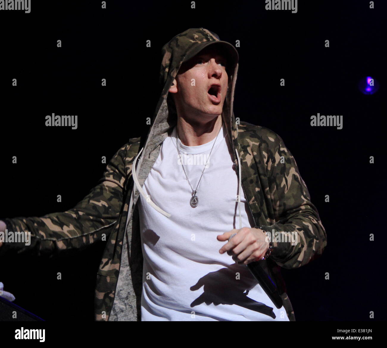 Hip Hop Icon Eminem, makes a rare specila event performance to ...
