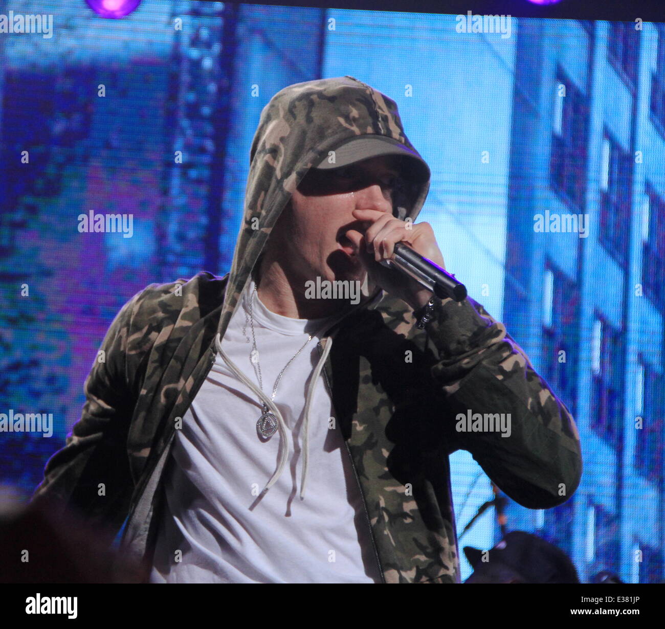 Hip Hop Icon Eminem, makes a rare specila event performance to ...