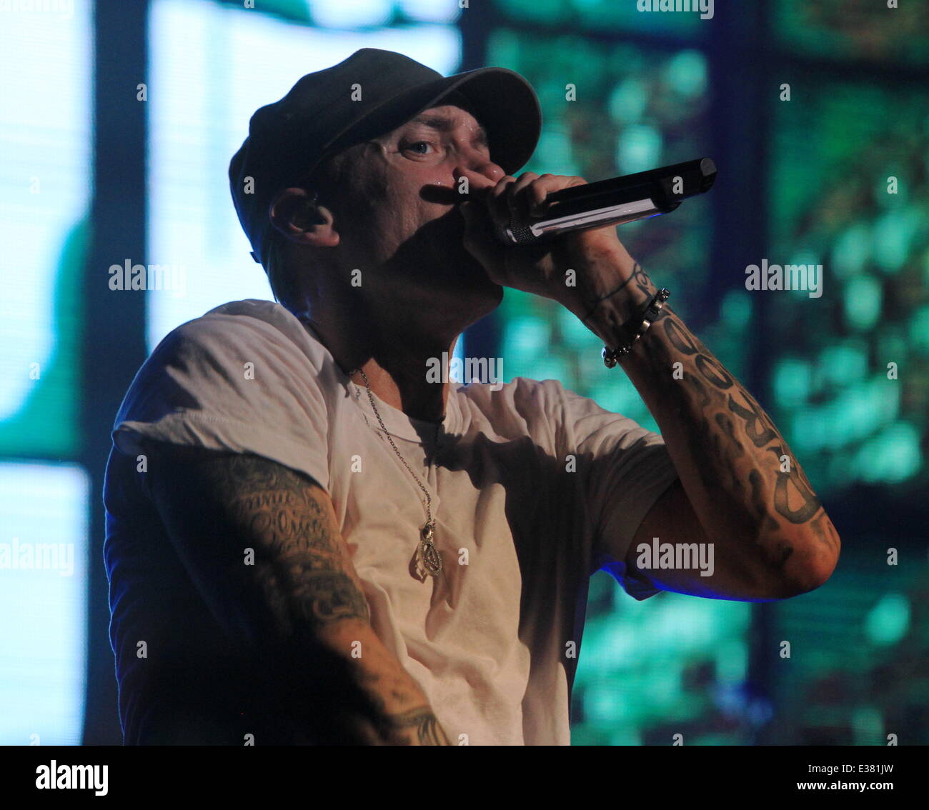 Hip Hop Icon Eminem, makes a rare specila event performance to ...