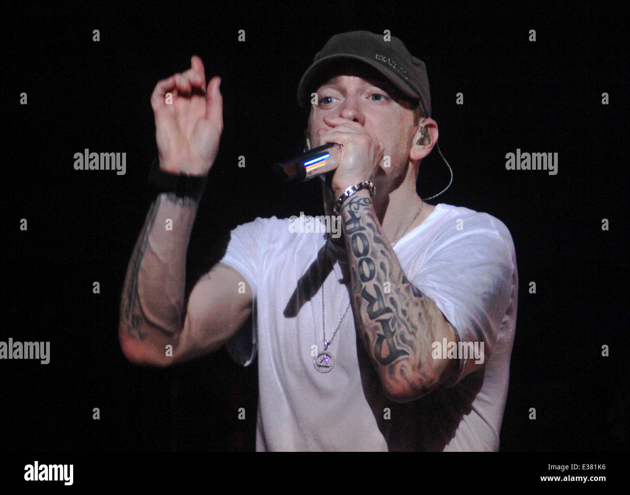 Hip Hop Icon Eminem, makes a rare specila event performance to ...