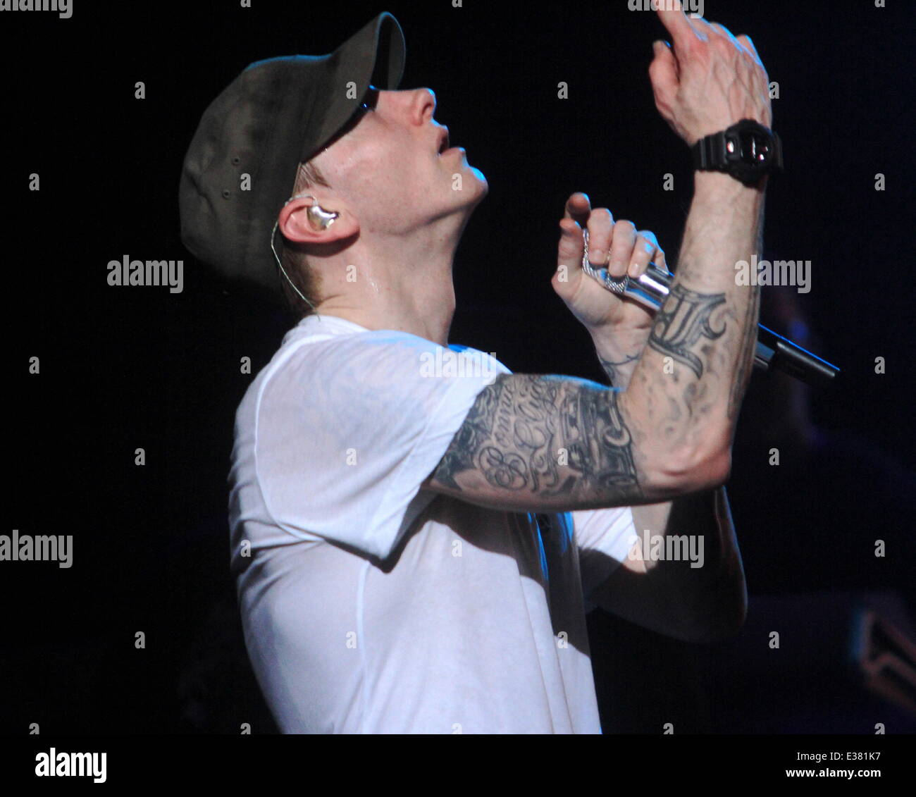 Hip Hop Icon Eminem, makes a rare specila event performance to ...