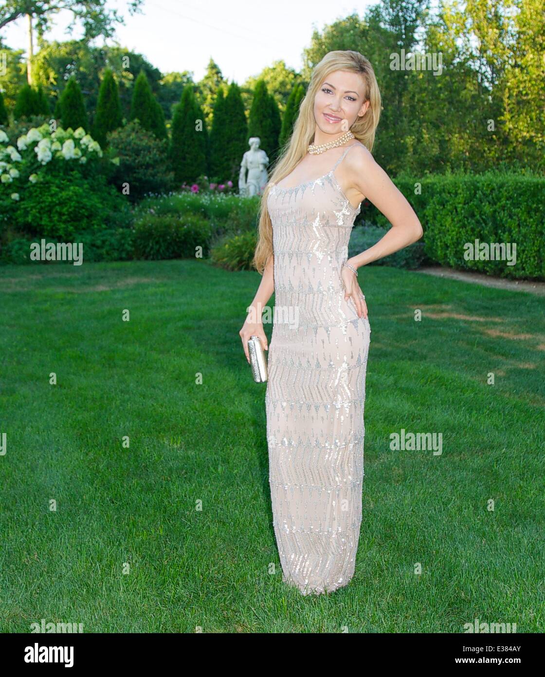 'Gossip Girl' star Kelly Rutherford celebrates her Social Life magazine ...