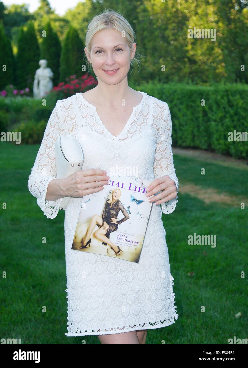 'Gossip Girl' star Kelly Rutherford celebrates her Social Life magazine ...