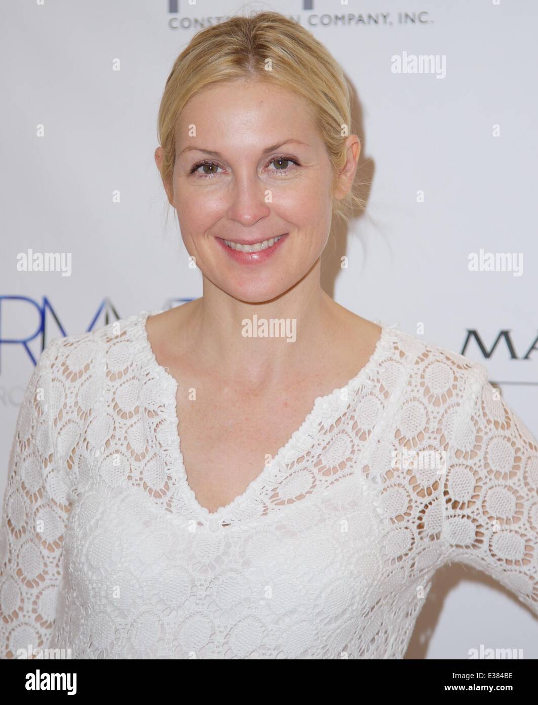 'Gossip Girl' star Kelly Rutherford celebrates her Social Life magazine ...