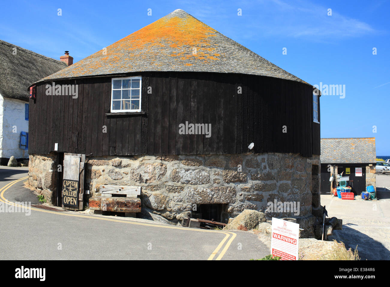 Round building hi-res stock photography and images - Alamy