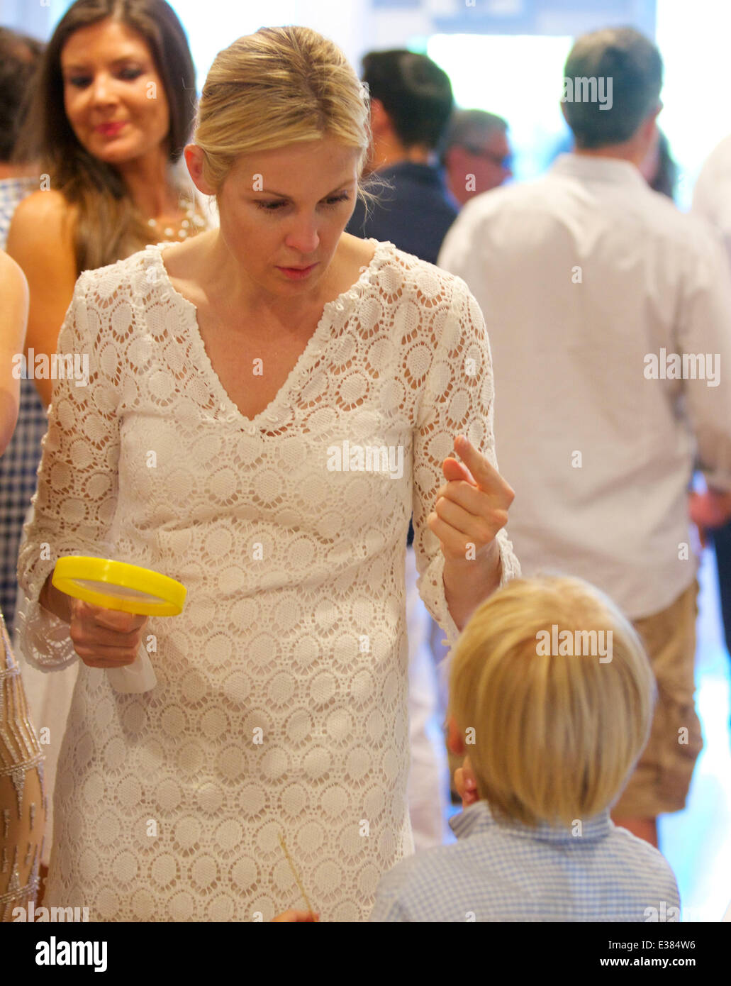 'Gossip Girl' star Kelly Rutherford celebrates her Social Life magazine ...