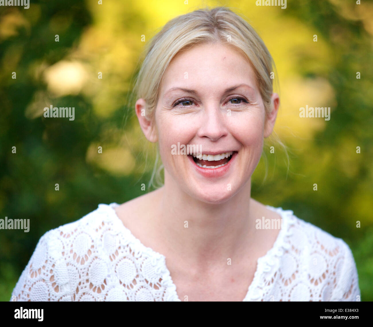 'Gossip Girl' star Kelly Rutherford celebrates her Social Life magazine ...