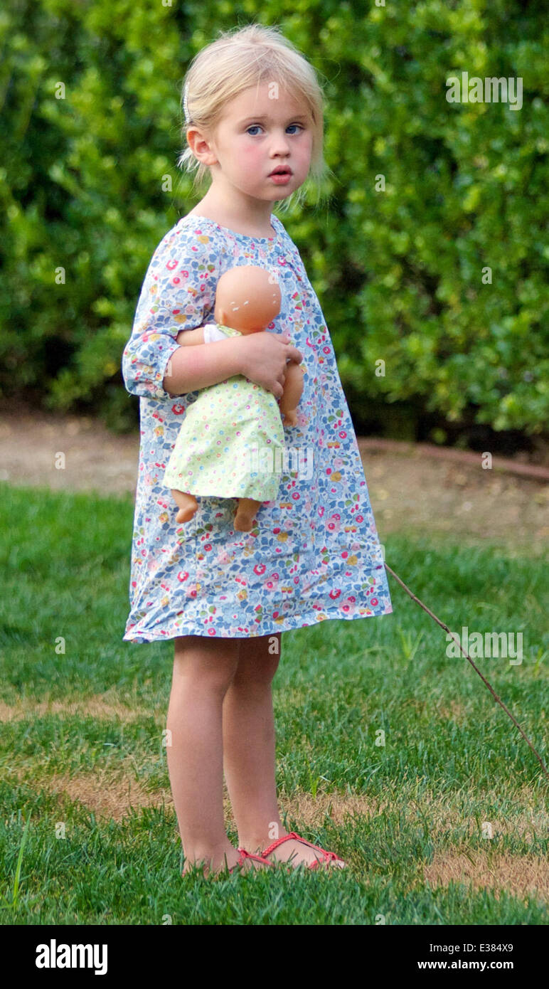 'Gossip Girl' star Kelly Rutherford celebrates her Social Life magazine ...