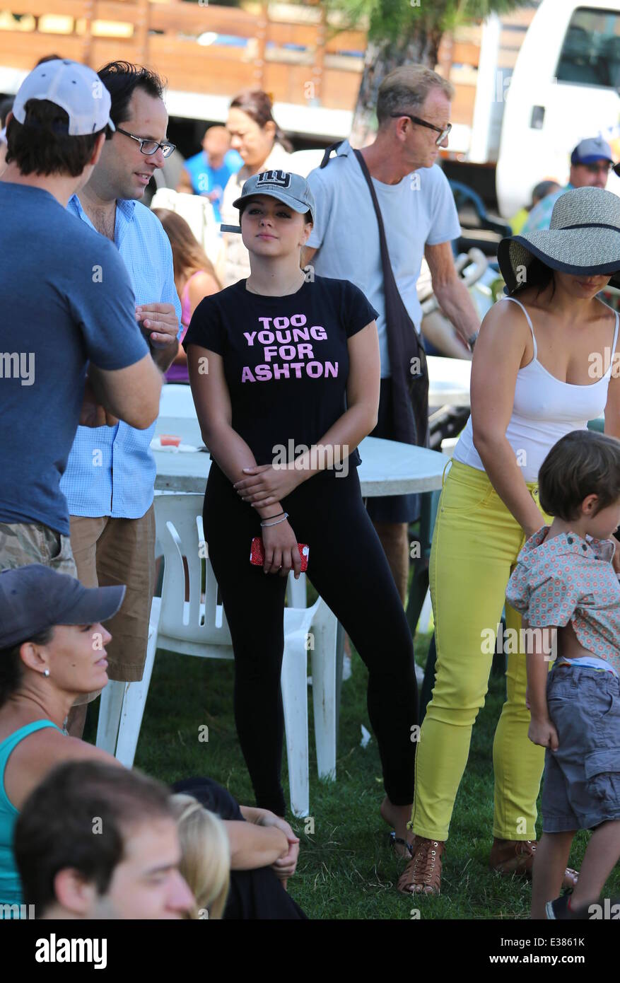 Ariel Winter Workman visits the Studio City Farmers Market with her ...