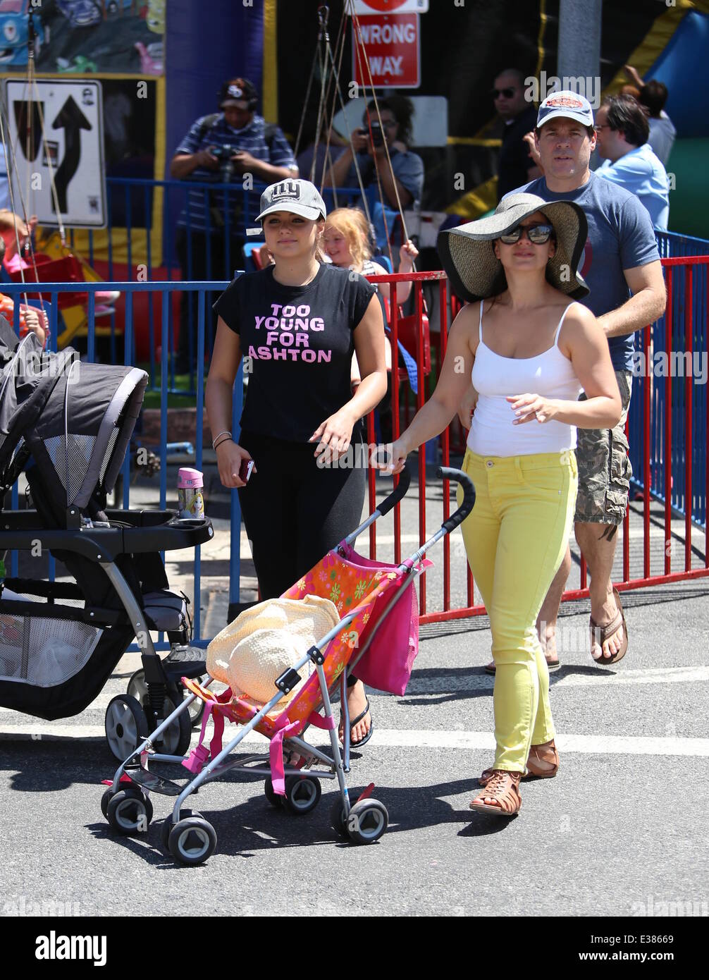 Ariel Winter Workman visits the Studio City Farmers Market with her ...