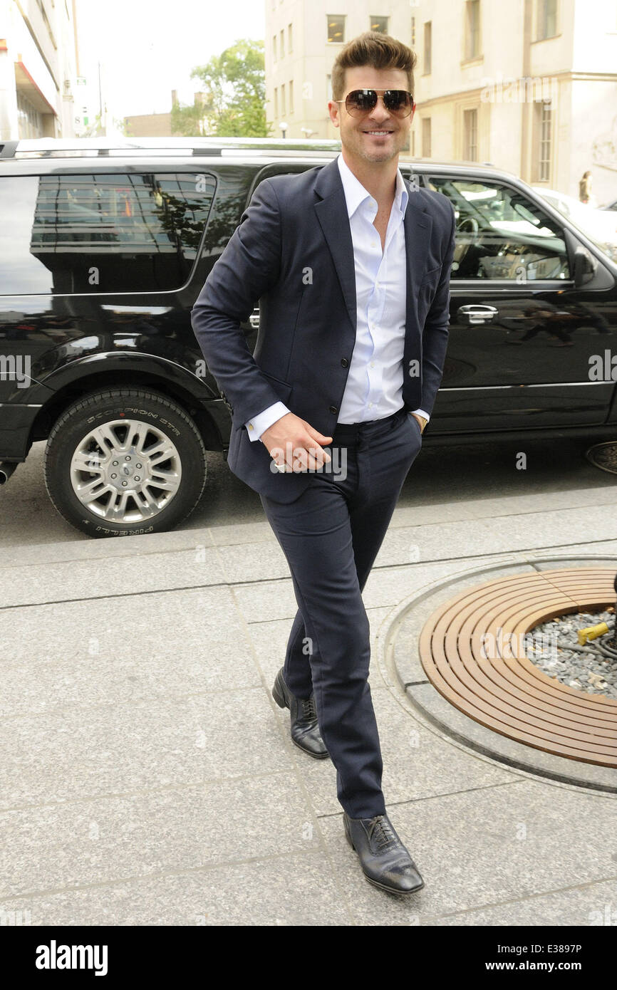 Robin Thicke arriving at Global TV Toronto's studio for The Morning ...