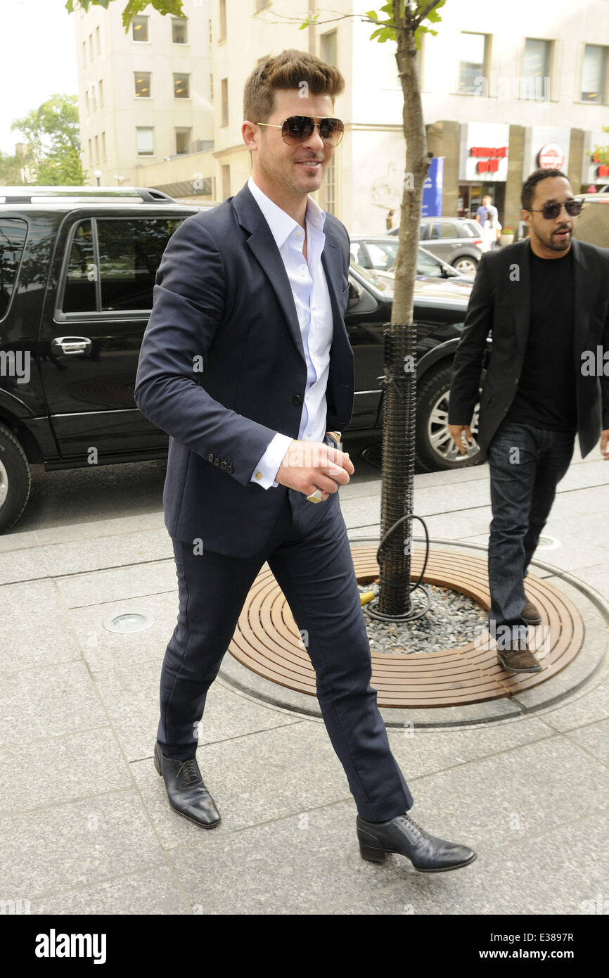 Robin Thicke arriving at Global TV Toronto's studio for The Morning ...