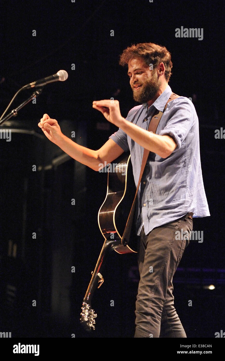 Passenger concert hi-res stock photography and images - Alamy
