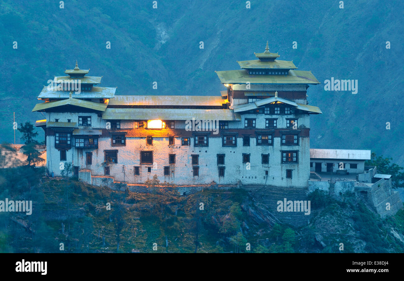 Bhutan trashigang architecture traditional hi-res stock photography and ...