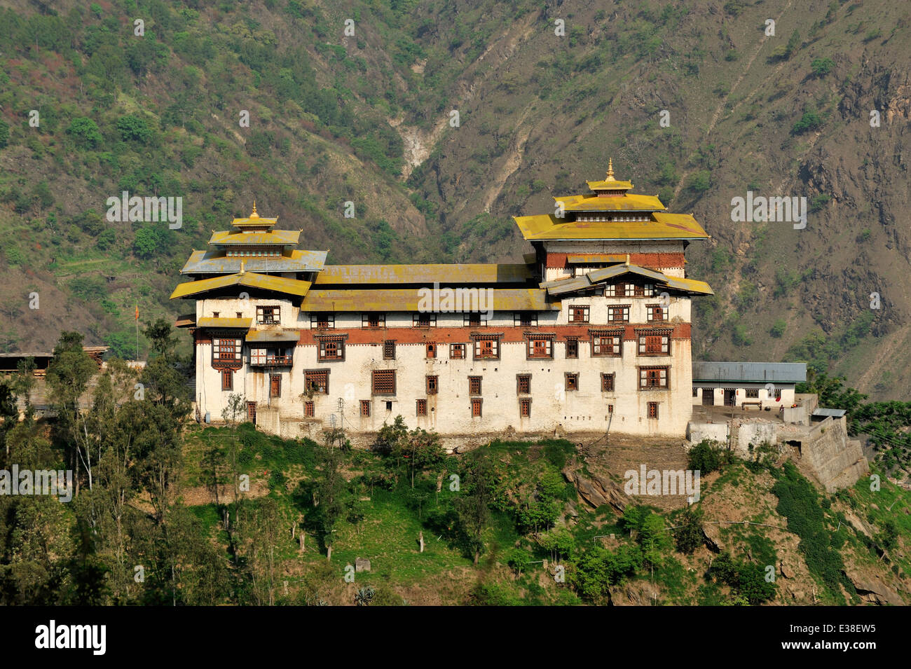 Bhutan trashigang architecture traditional hi-res stock photography and ...