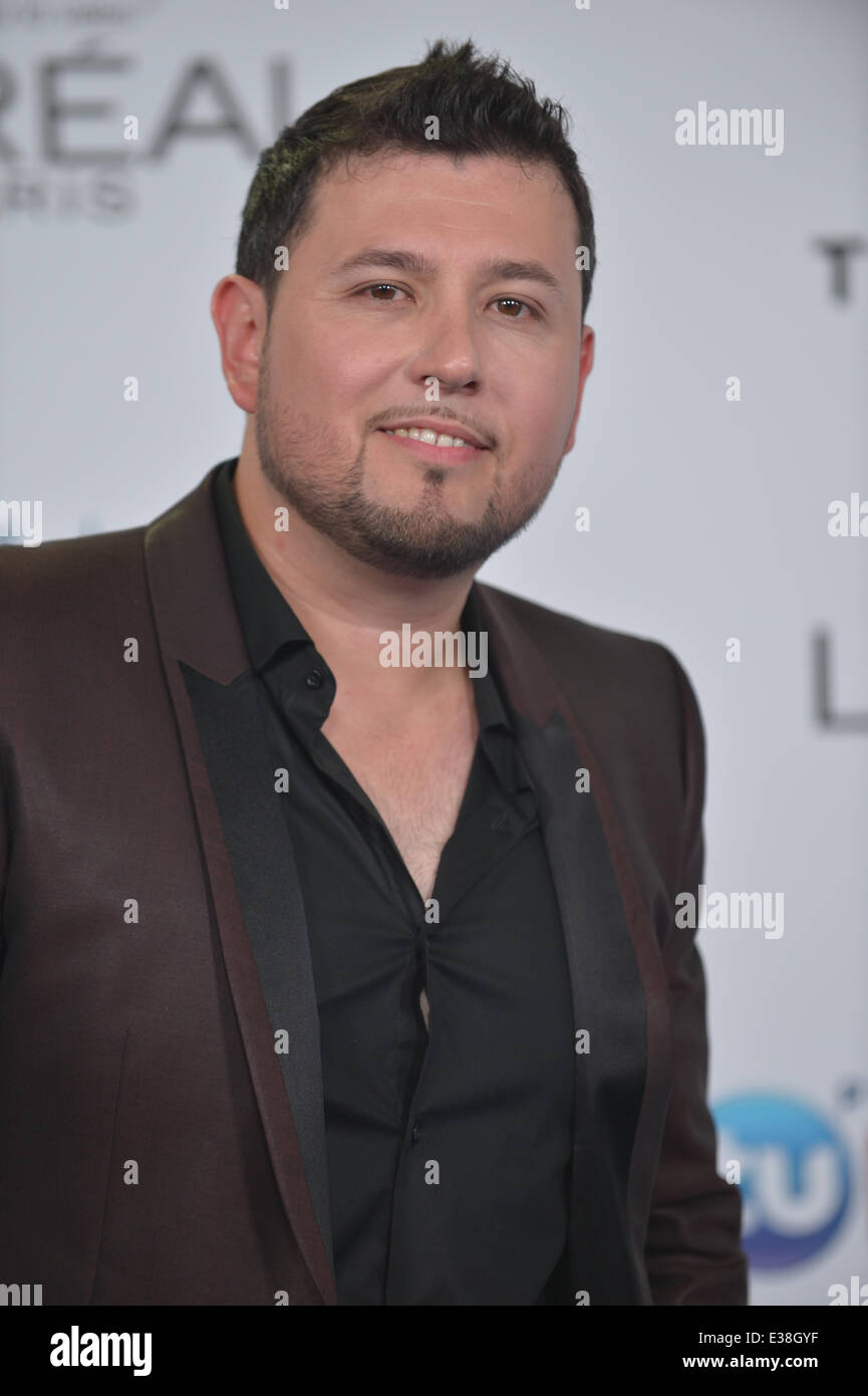 Telemundo's Premios Tu Mundo Awards 2013 - Arrivals Featuring: Roberto ...