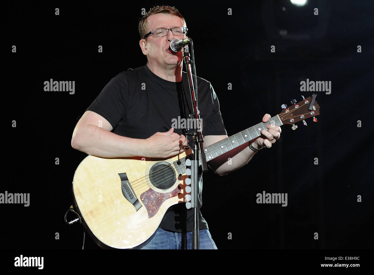 Charlie reid the proclaimers hi-res stock photography and images - Alamy