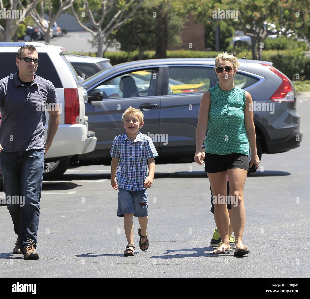 Britney Spears pictured taking the kids, Sean Federline and Jayden ...