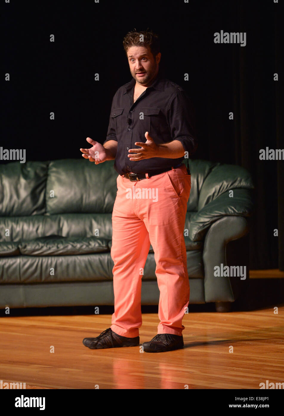 Peter Story performs 'Women Are From Mars and Men Are From Venus' live ...