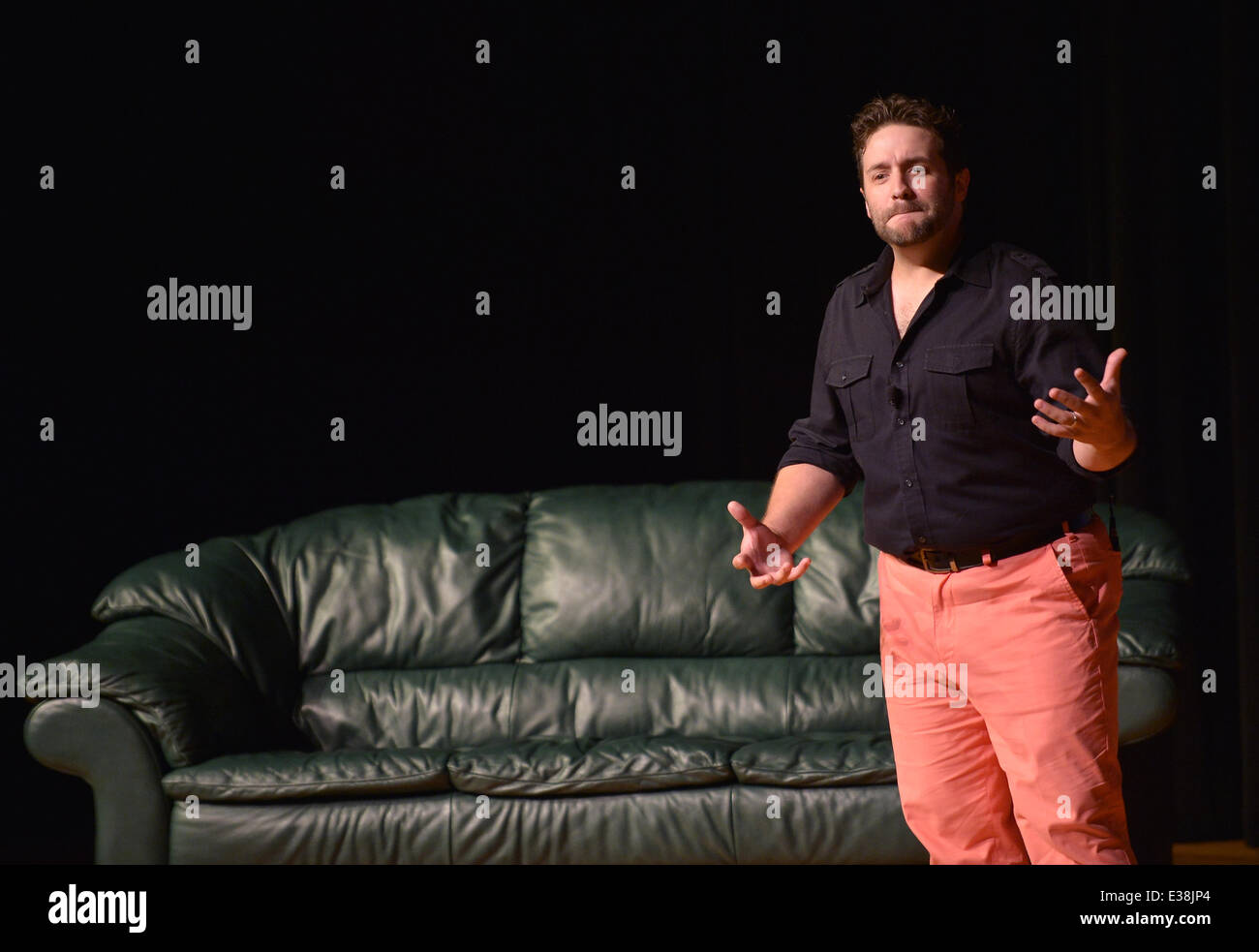 Peter Story performs 'Women Are From Mars and Men Are From Venus' live ...