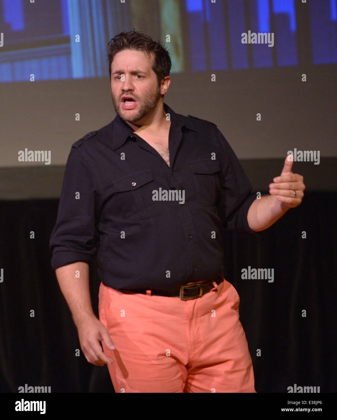 Peter Story performs 'Women Are From Mars and Men Are From Venus' live ...