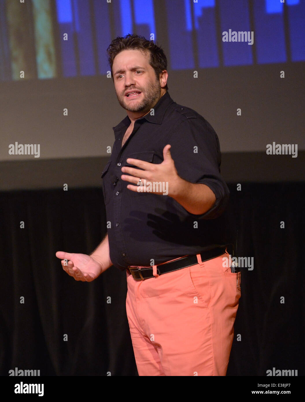 Peter Story performs 'Women Are From Mars and Men Are From Venus' live ...