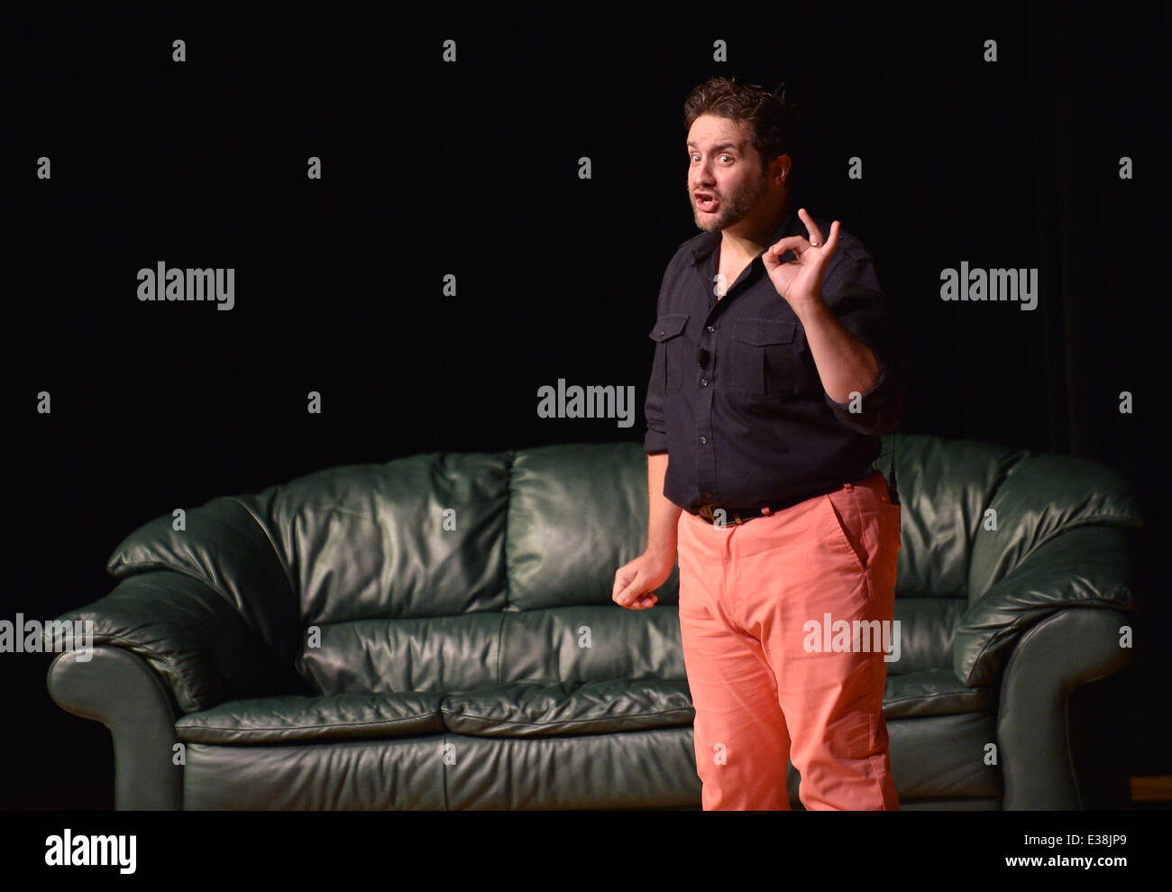 Peter Story performs 'Women Are From Mars and Men Are From Venus' live ...