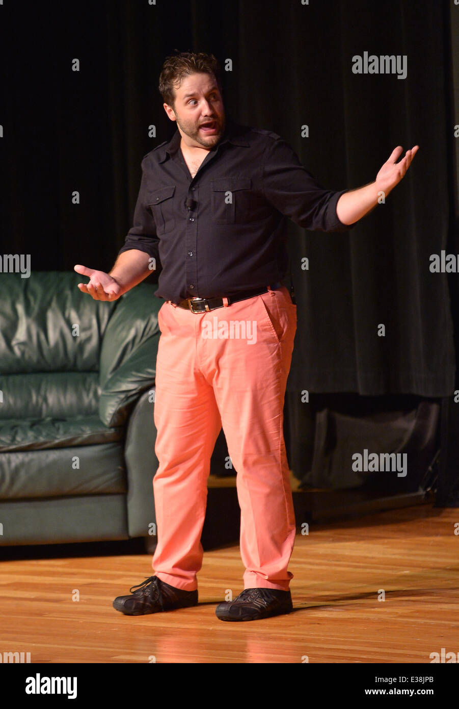 Peter Story performs 'Women Are From Mars and Men Are From Venus' live ...