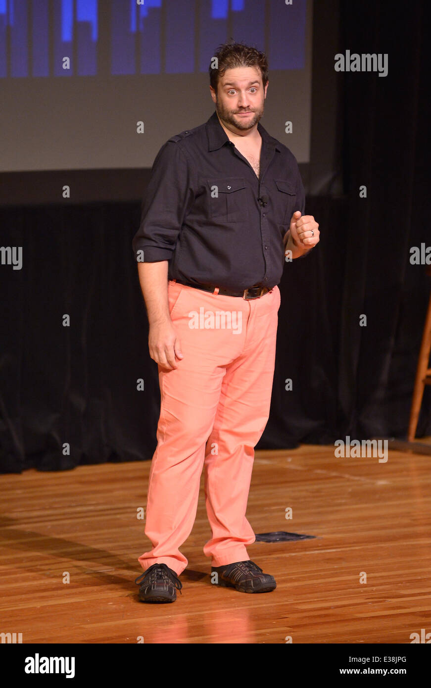 Peter Story performs 'Women Are From Mars and Men Are From Venus' live ...