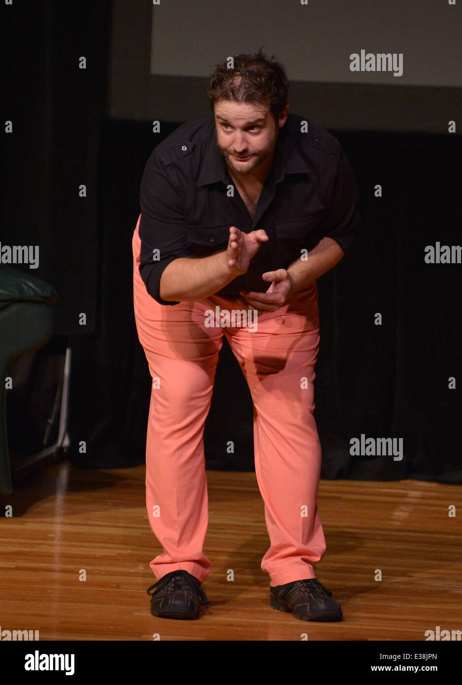 Peter Story performs 'Women Are From Mars and Men Are From Venus' live ...