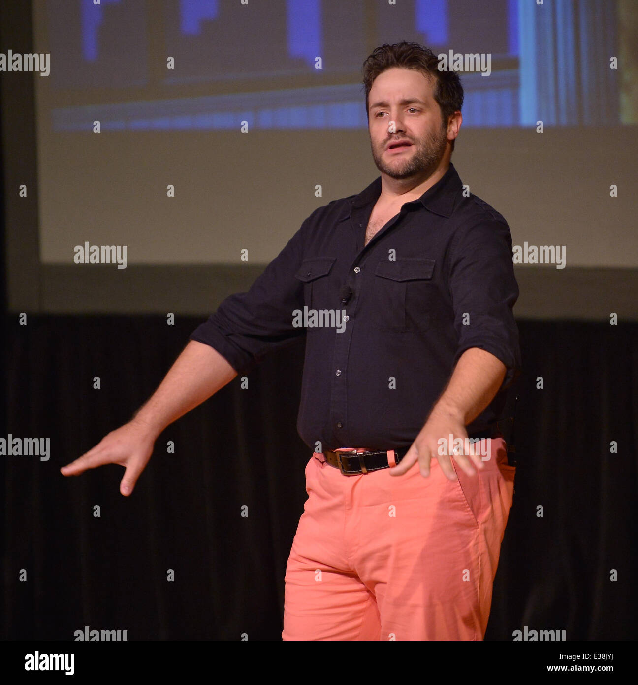 Peter Story performs 'Women Are From Mars and Men Are From Venus' live ...