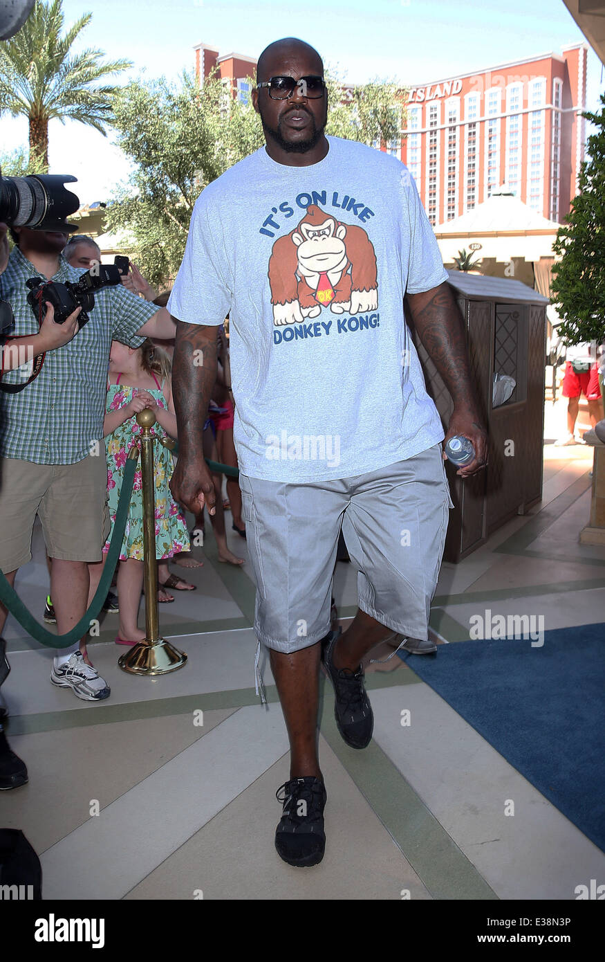 Shaquille O'Neal Pool Party at Azure At The Palazzo Resort and Casino ...