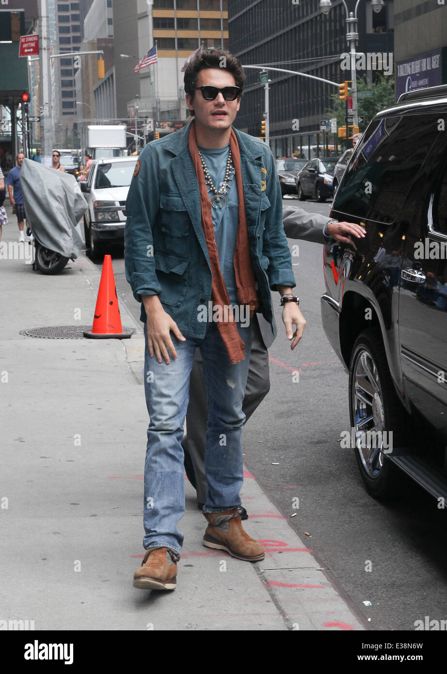 Celebrities outside the Ed Sullivan Theater for 'The Late Show with ...