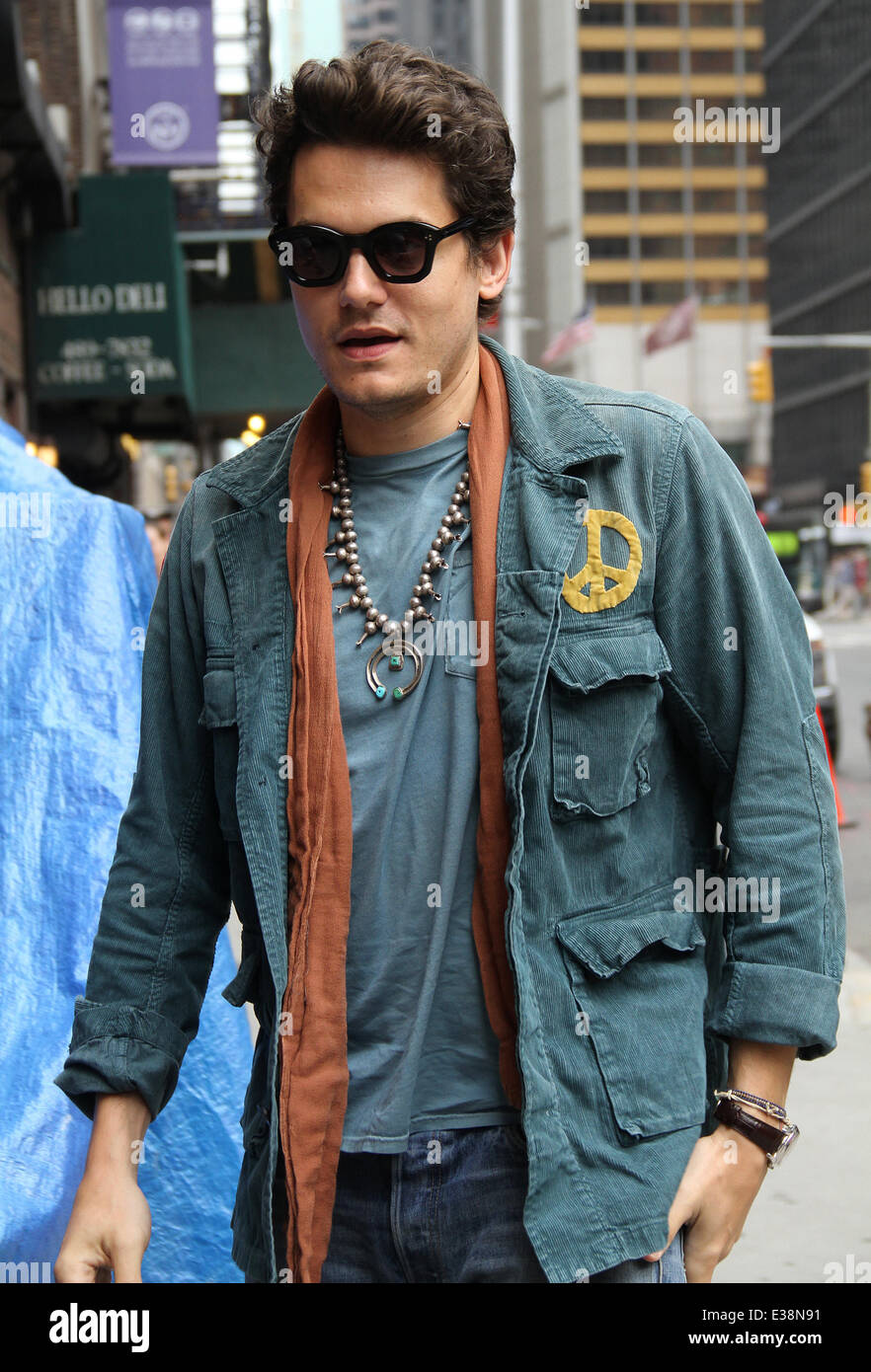 Celebrities outside the Ed Sullivan Theater for 'The Late Show with ...