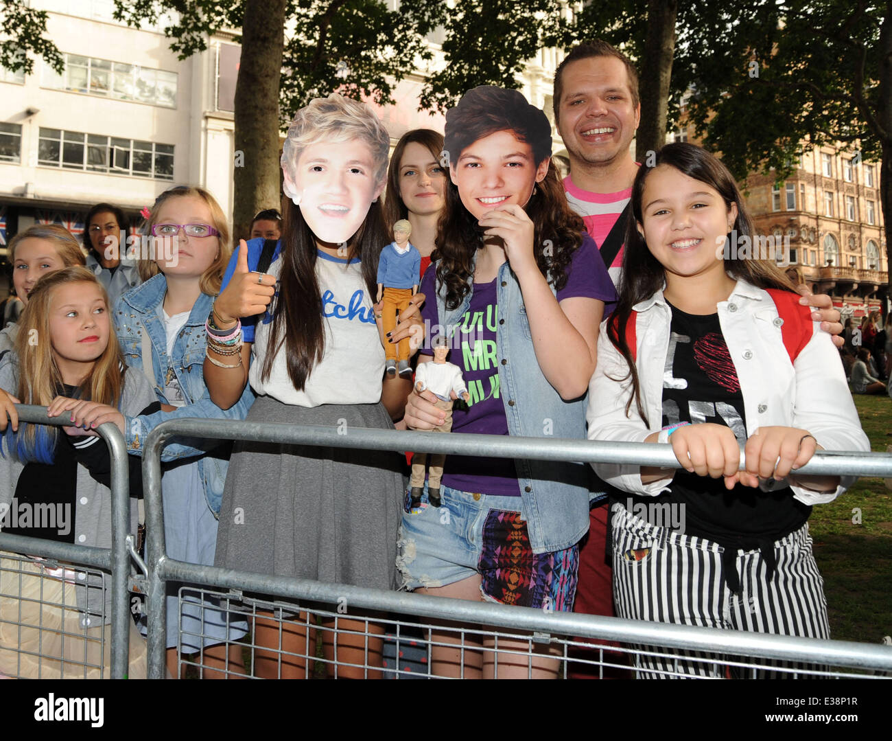 Hundreds of One Direction fans camp out in London's Leicester Square ...