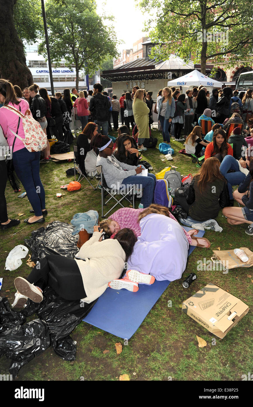 Hundreds of One Direction fans camp out in London's Leicester Square ...