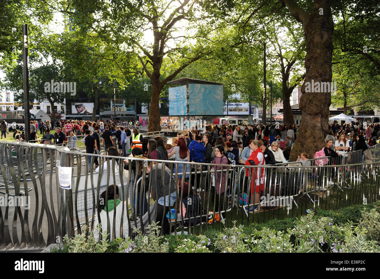 Hundreds of One Direction fans camp out in London's Leicester Square ...